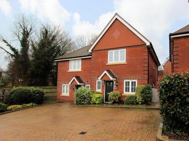 2 Bedroom House Reading Oxfordshire 98233251