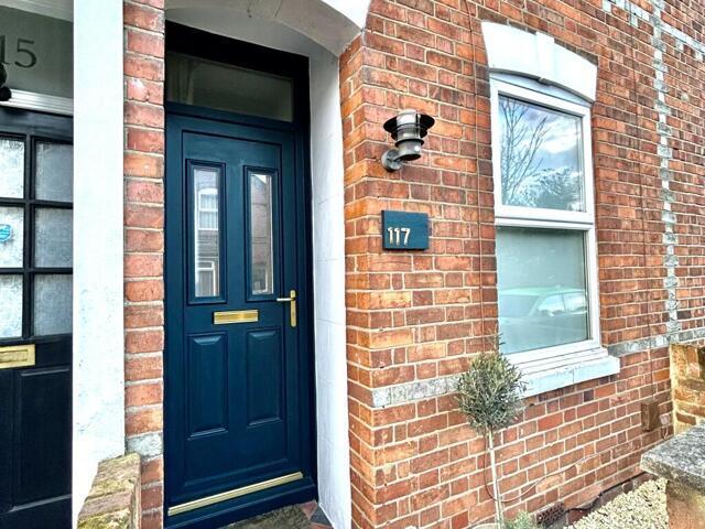 2 Bedroom House Reading Reading LS100579171