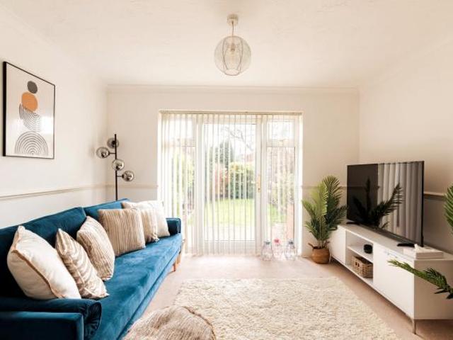 2 Bedroom House Redhill Redhill 66083016