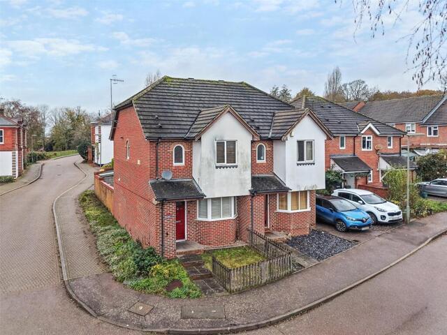 2 Bedroom House Redhill Surrey LS100398498