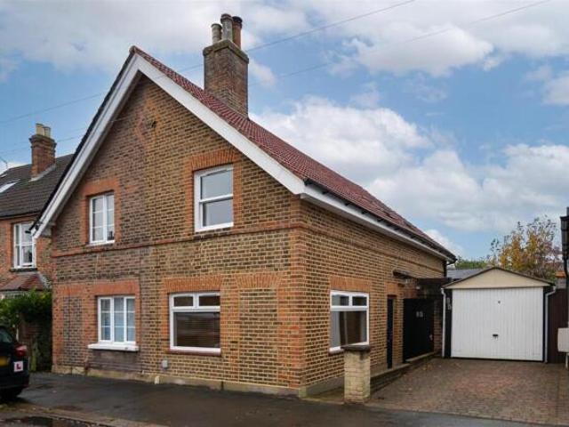 2 Bedroom House Reigate Surrey 98687772