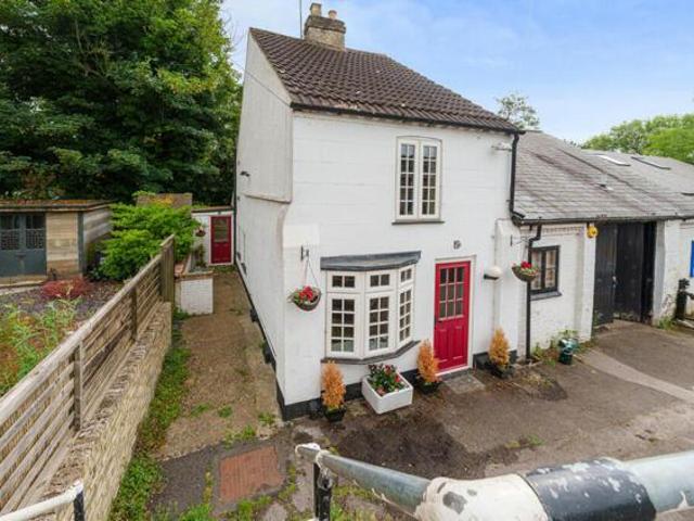 2 Bedroom House Rickmansworth Hertfordshire LS98718535
