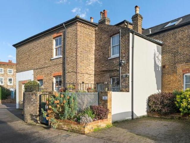 2 Bedroom House Richmond Upon Thames Greater London LS100541269
