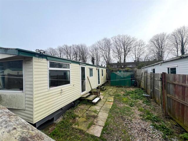 2 Bedroom House Rustington Rustington LS100786788