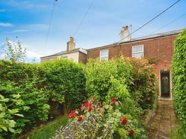 2 Bedroom House Ryde Isle Of Wight 98864517