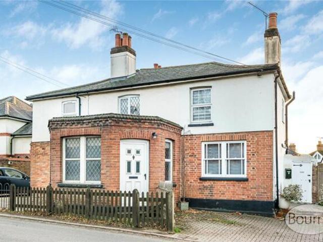 2 Bedroom House Woking Surrey 98204927