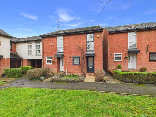 2 Bedroom House Wokingham Wokingham LS101676067