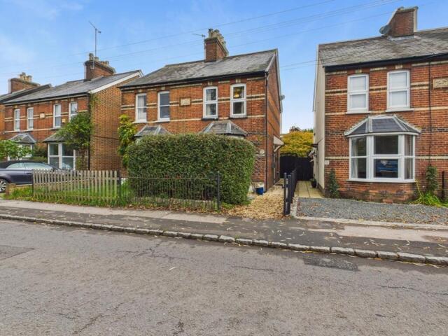 2 Bedroom House Wooburn Green Buckinghamshire 99808631
