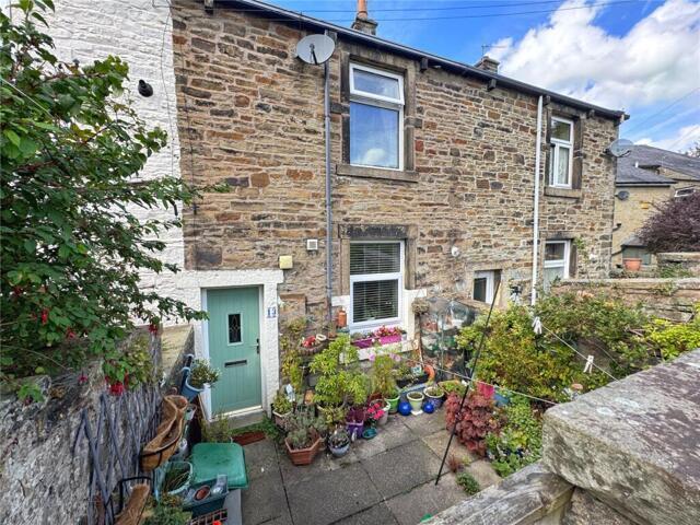 2 Bedroom House Waterfoot Lancashire 98262750