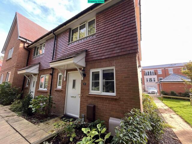 2 Bedroom House Waterlooville Hampshire 99290481