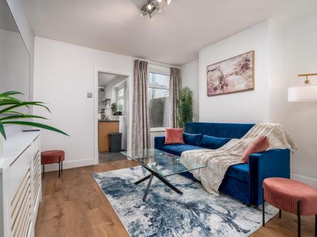 2 Bedroom House Watford Watford LS68915878