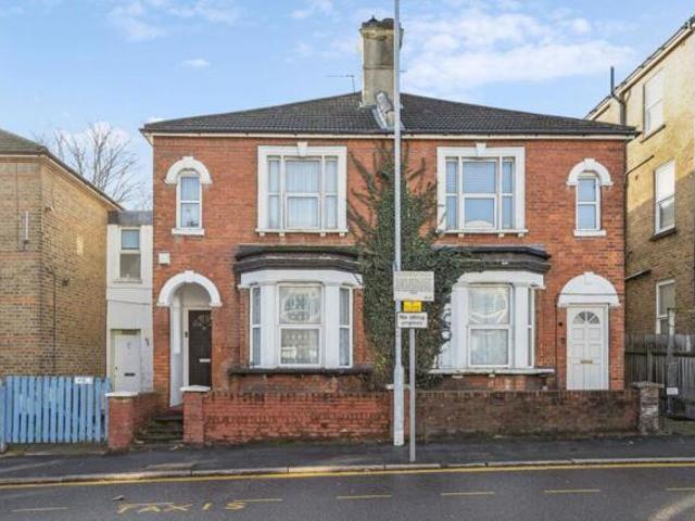 2 Bedroom House Watford Hertfordshire LS100648700