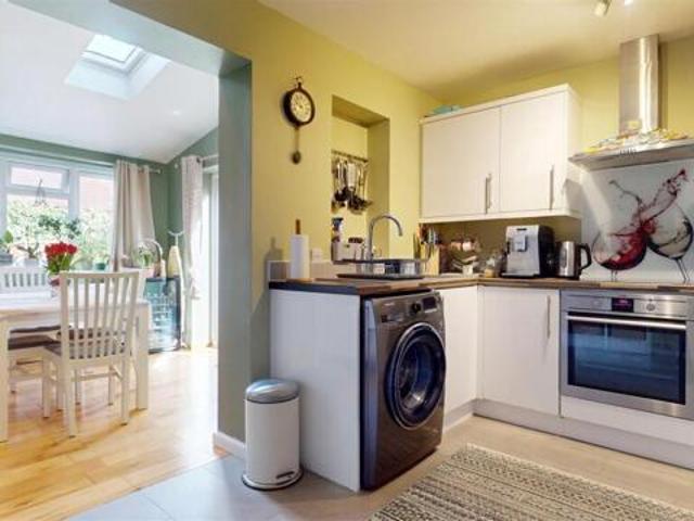 2 Bedroom House Walnut Tree Buckinghamshire 100733730