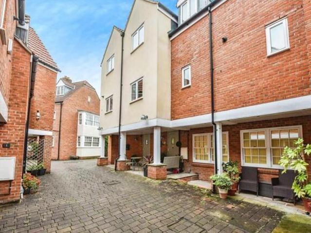2 Bedroom House Wells Somerset 99952369