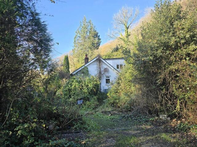 2 Bedroom House Whitland Carmarthenshire LS101674960