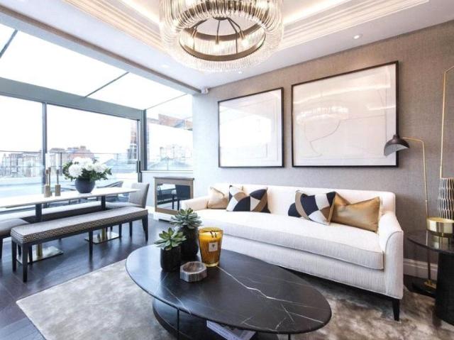 2 bedroom house with 1 reception and 3 bathrooms in Kensington, W8