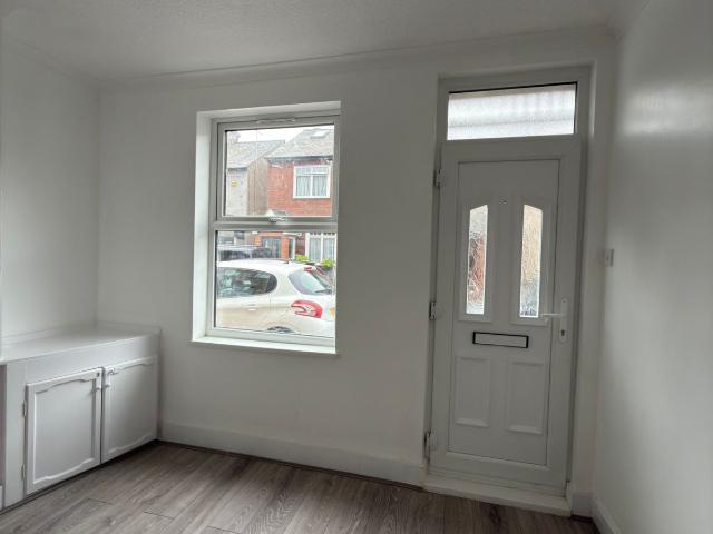 2 Bedroom House with garden in EN8
