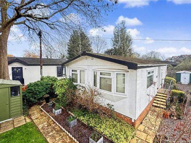 2 Bedroom House Windsor Windsor And Maidenhead LS100398184