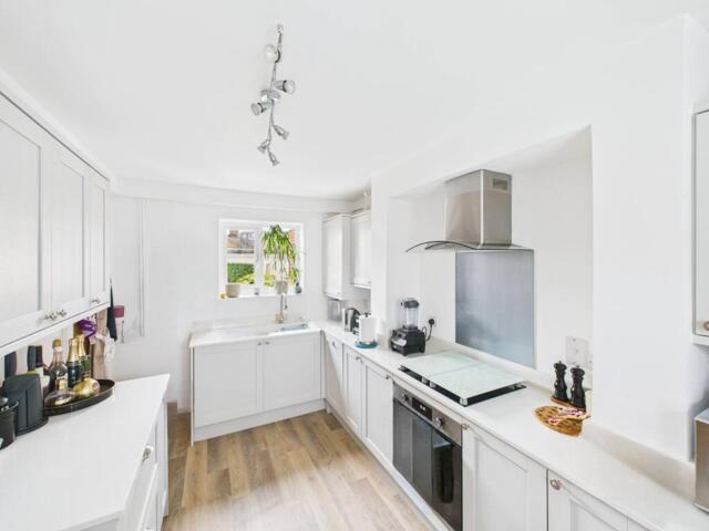 2 Bedroom House Windsor Windsor And Maidenhead LS101200055