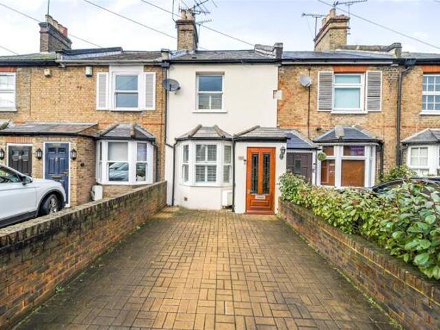 2 Bedroom House Windsor Berkshire LS101119200