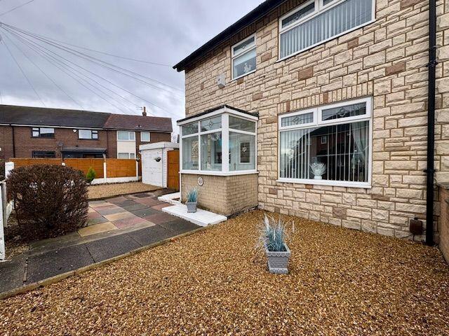 2 Bedroom House Wythenshawe Greater Manchester 99436870