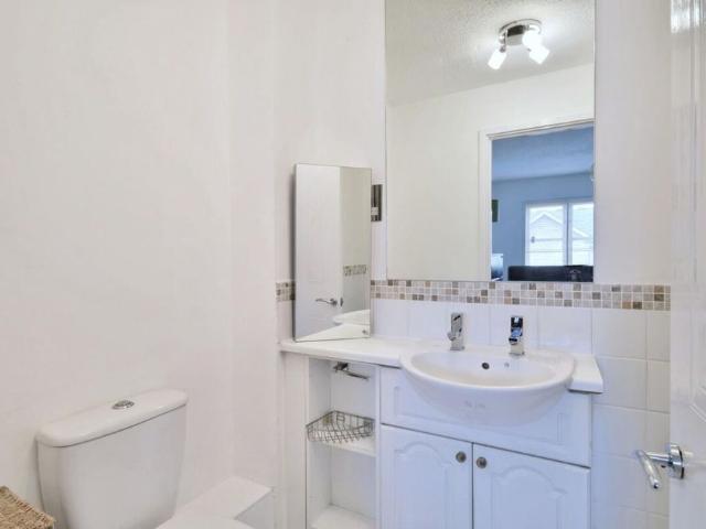 2 bedroom house to let in Milligan Street, E14