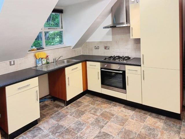 2 bedroom House To Let Total Size: 517 SQ FT