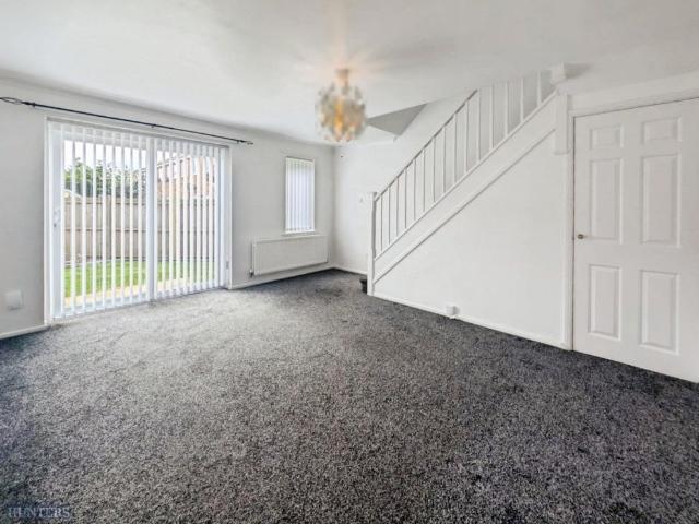 2 bedroom House To Let Total Size: 549 SQ FT