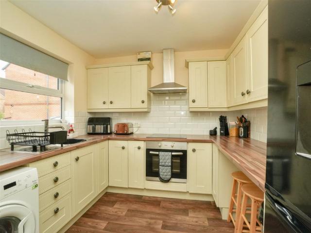 2 bedroom House To Let Total Size: 668 SQ FT