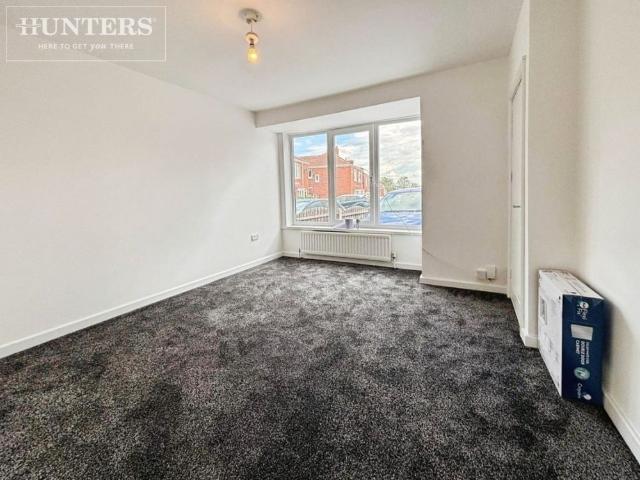 2 bedroom House To Let Total Size: 700 SQ FT