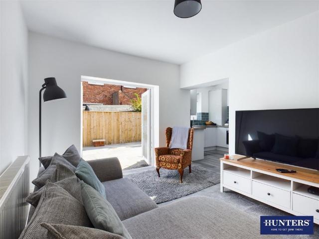 2 bedroom House To Let Total Size: 746 SQ FT