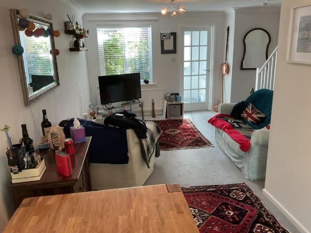 2 bedroom House To Let Total Size: 754 SQ FT