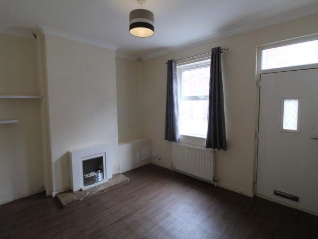 2 bedroom House To Let Total Size: 754 SQ FT