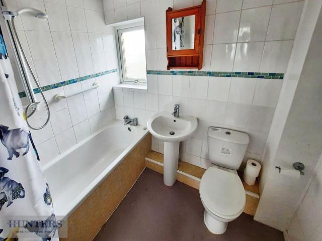 2 bedroom House To Let Total Size: 775 SQ FT