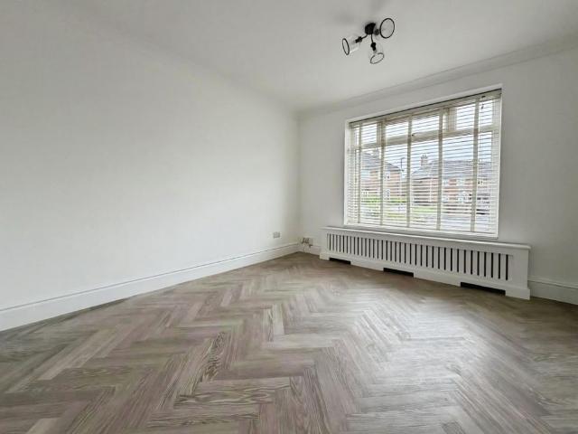 2 bedroom House To Let Total Size: 829 SQ FT