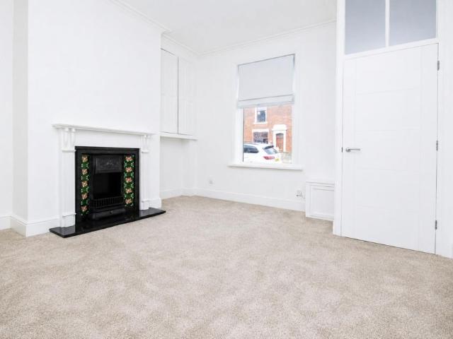 2 bedroom House To Let Total Size: 862 SQ FT