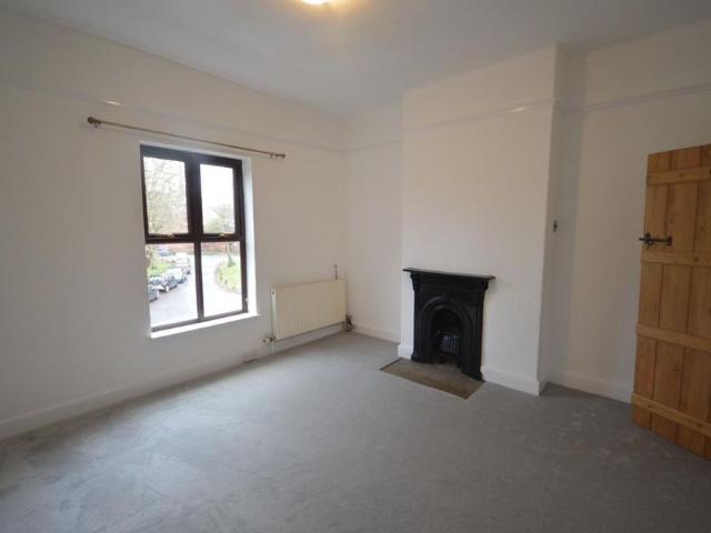 2 bedroom House To Let Total Size: 877 SQ FT