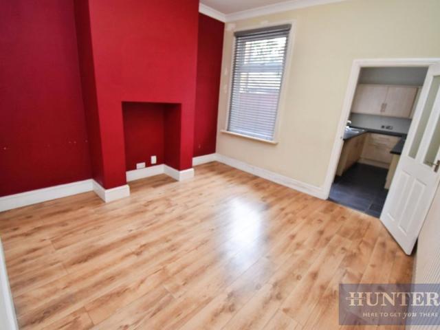 2 bedroom House To Let Total Size: 896 SQ FT