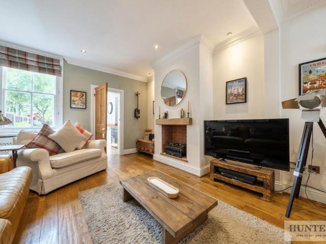 2 bedroom House To Let Total Size: 926 SQ FT