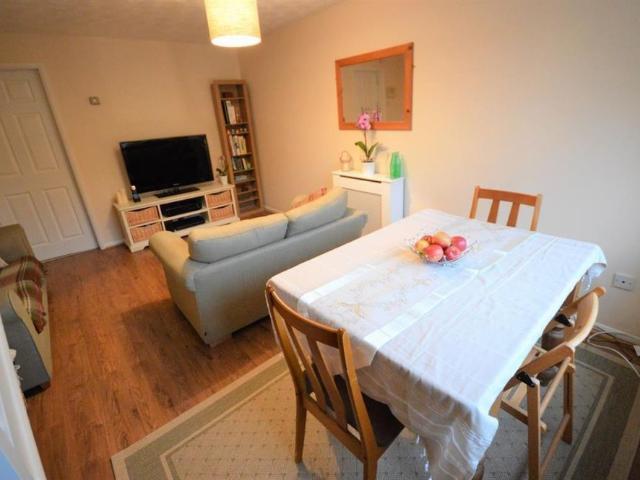 2 bedroom House To Let