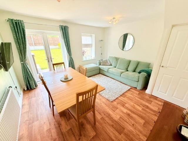 2 bedroom House To Let