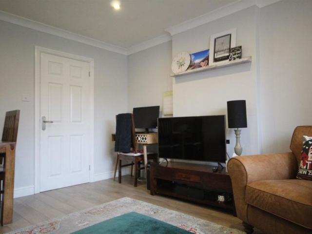 2 bedroom House To Let