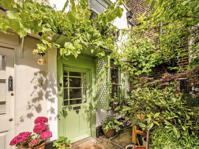 2 Bedroom House To Let