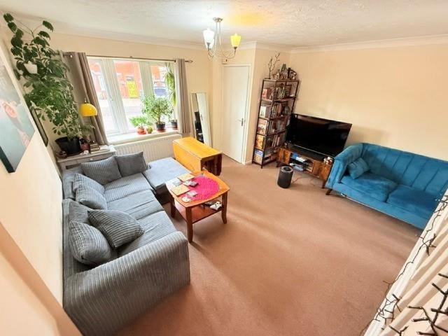 2 bedroom House To Let