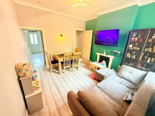 2 bedroom House To Let