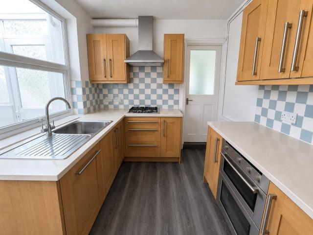 2 bedroom house to let