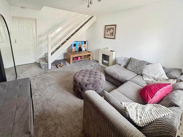 2 bedroom house to rent
