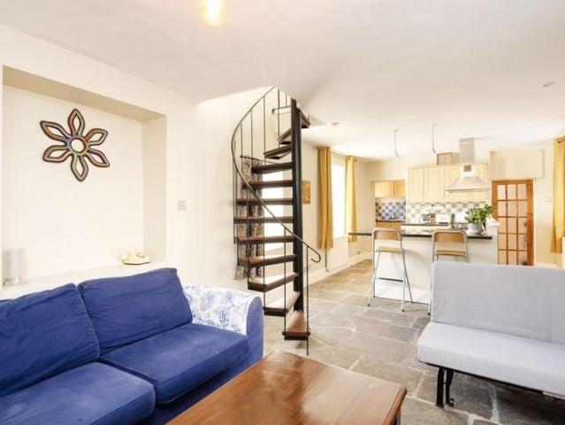 2 bedroom house to rent