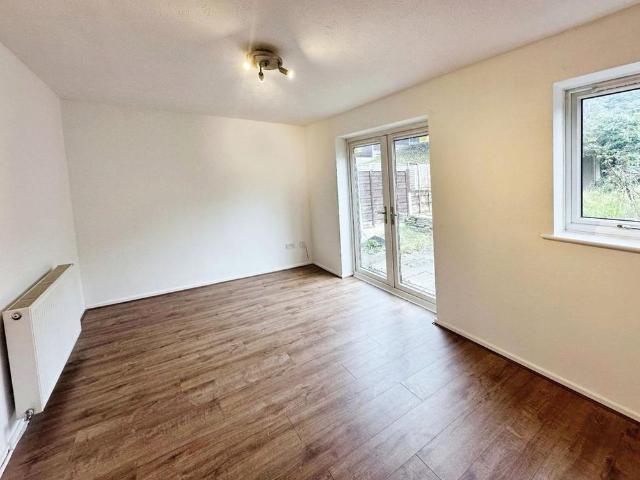 2 bedroom house to rent