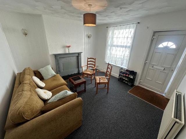 2 bedroom house to rent